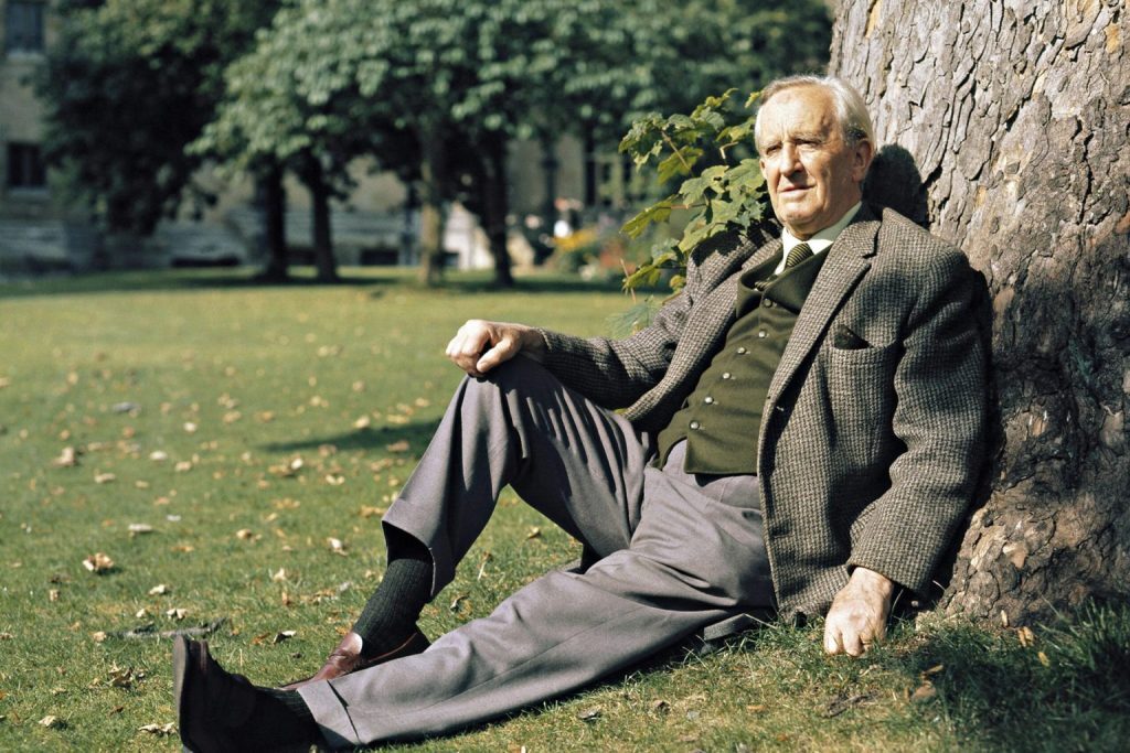 Σαν σήμερα γεννήθηκε ο παραμυθάς Τόλκιν - OLAFAQ