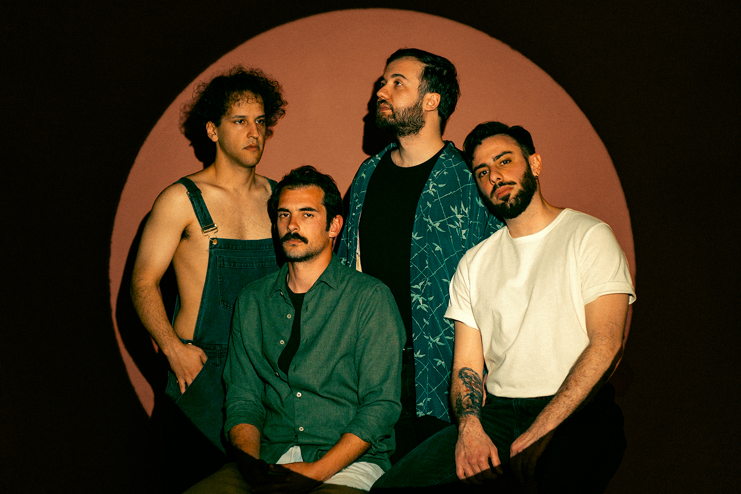 Η post-punk τετράδα των commuter παρουσιάζει το νέο της single "Honestly" - OLAFAQ