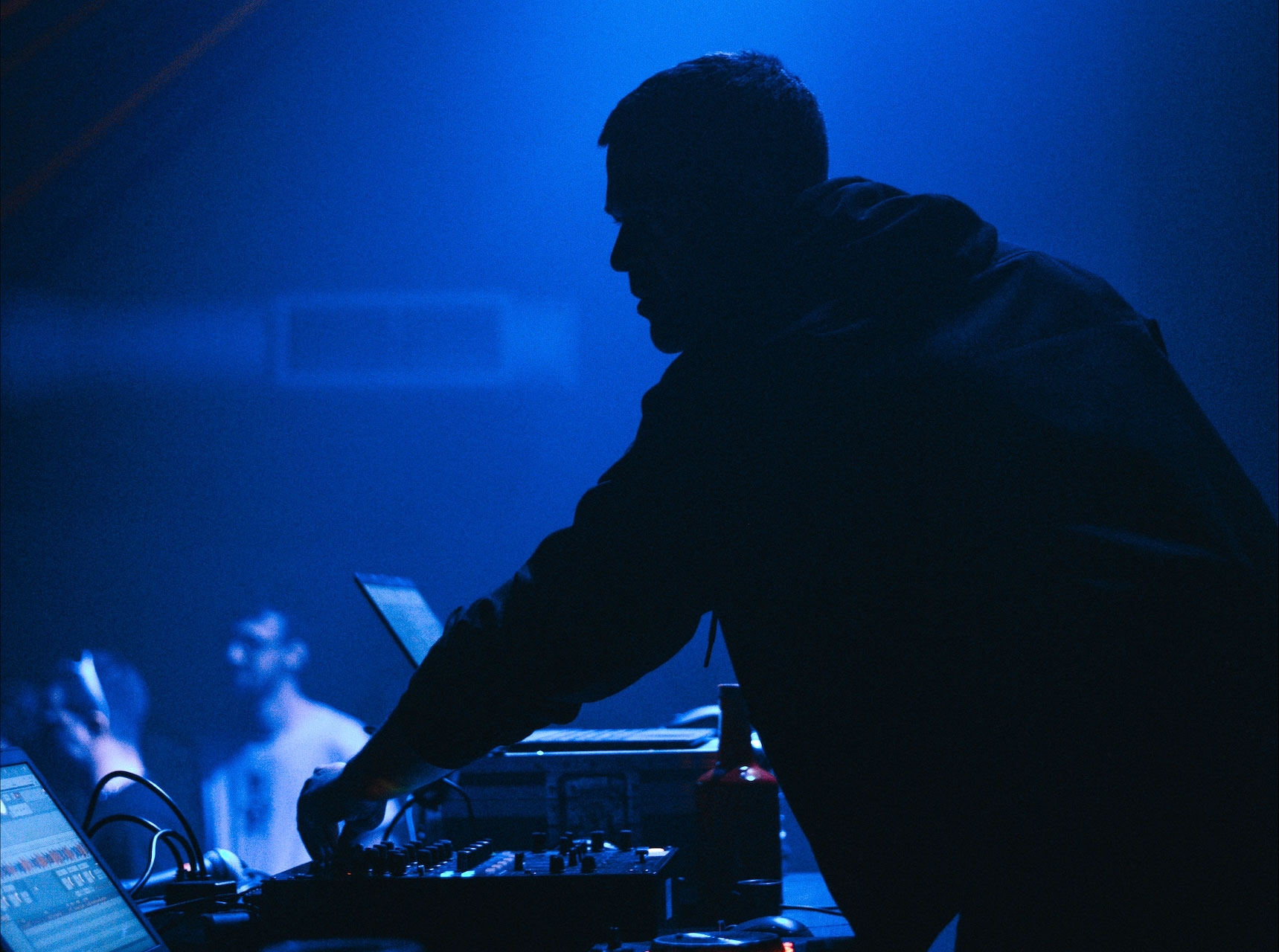 Ο Tyler Carry μιξάρει για το Olafaq - OLAFAQ