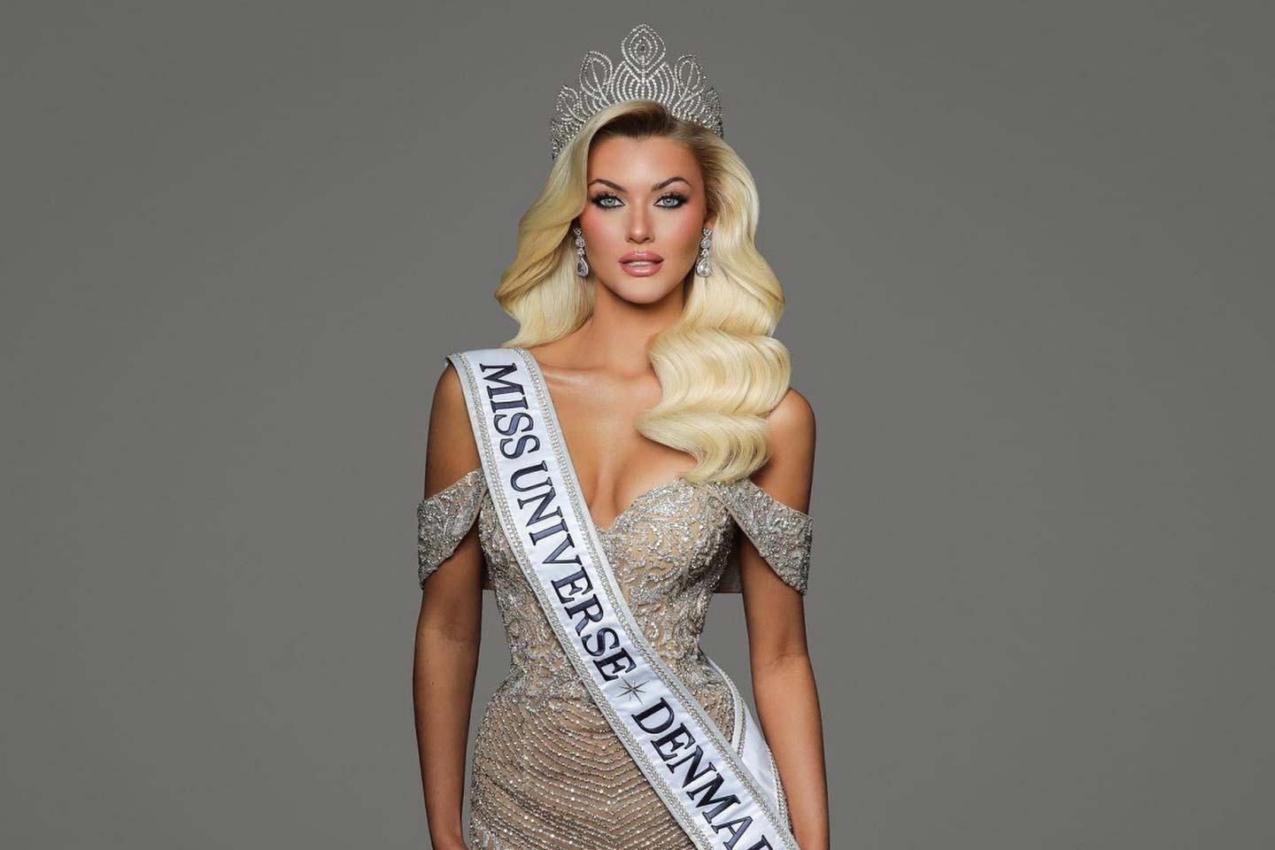 Η Δανέζα Victoria Kjær Theilvig κέρδισε τον τίτλο της Miss Universe 2024 - OLAFAQ