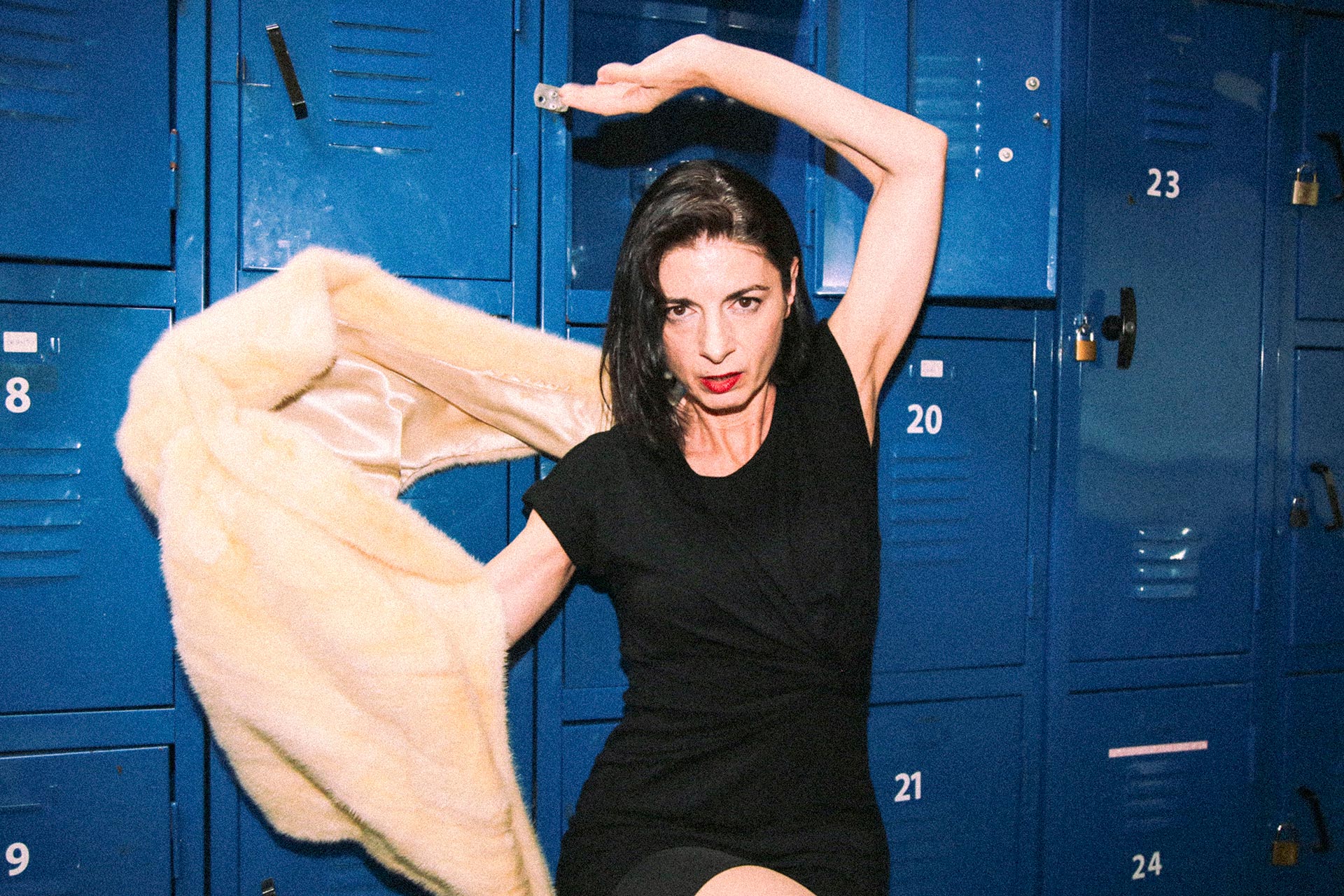 H αναρχική Καρένινα της Δέσποινας Κούρτη - OLAFAQ