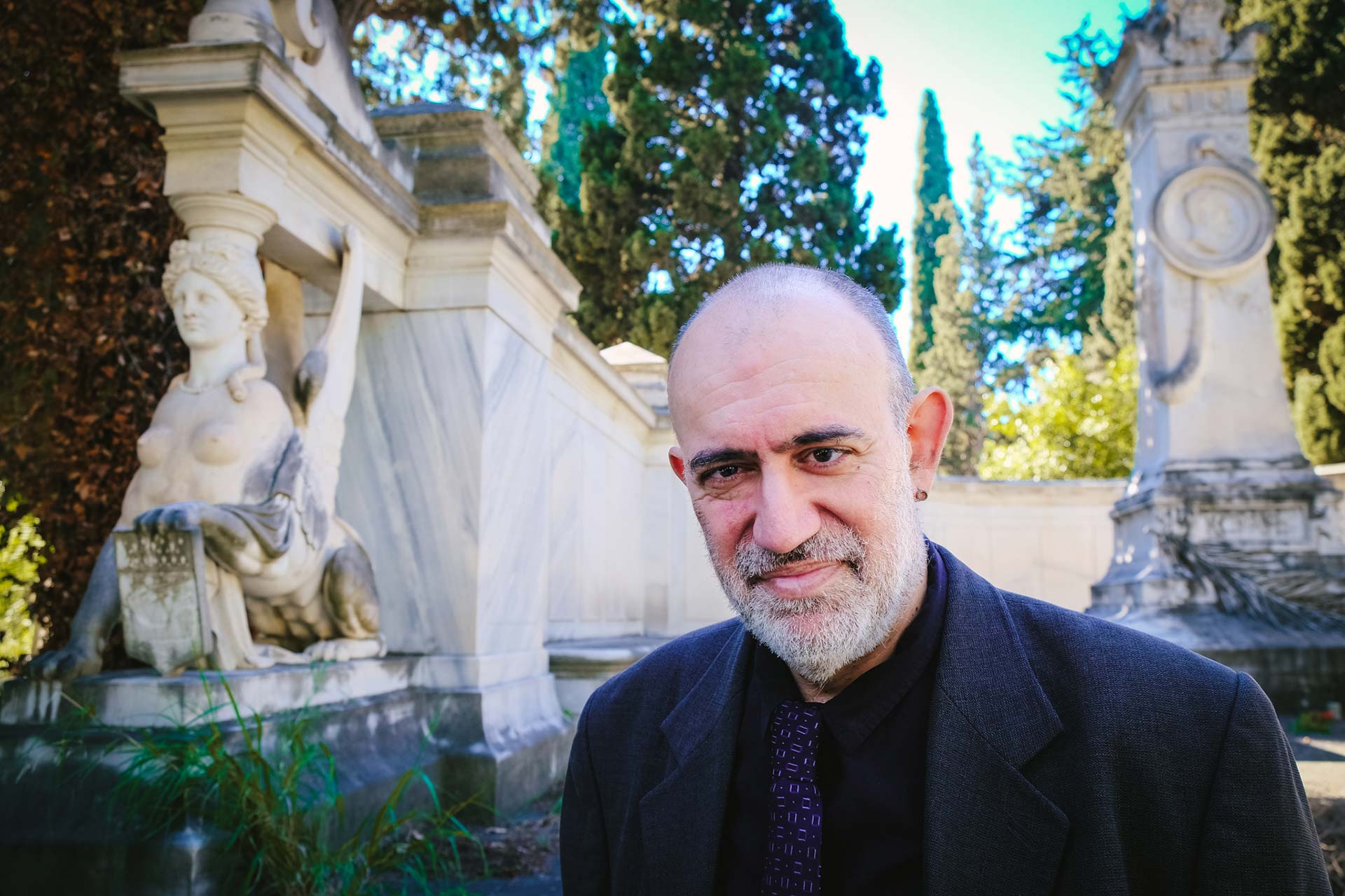 Ο Θανάσης Τριαρίδης και το θέατρο μαχαιριά στη συνείδηση - OLAFAQ