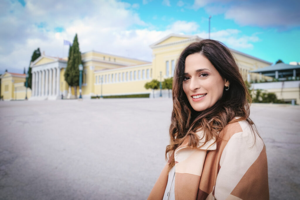 Βερόνικα Δαβάκη: «Η μουσική μας βοηθά να αντέξουμε όσα δεν χωράνε στη ...