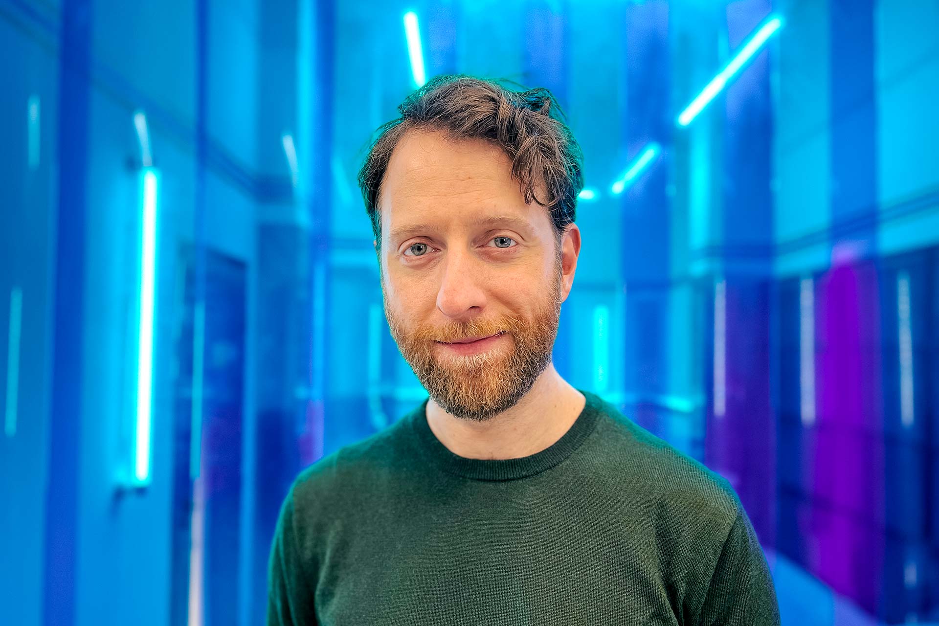 Ο Νικόλας Παπαδομιχελάκης μεταξύ βίας, γνώσης και αγάπης - OLAFAQ