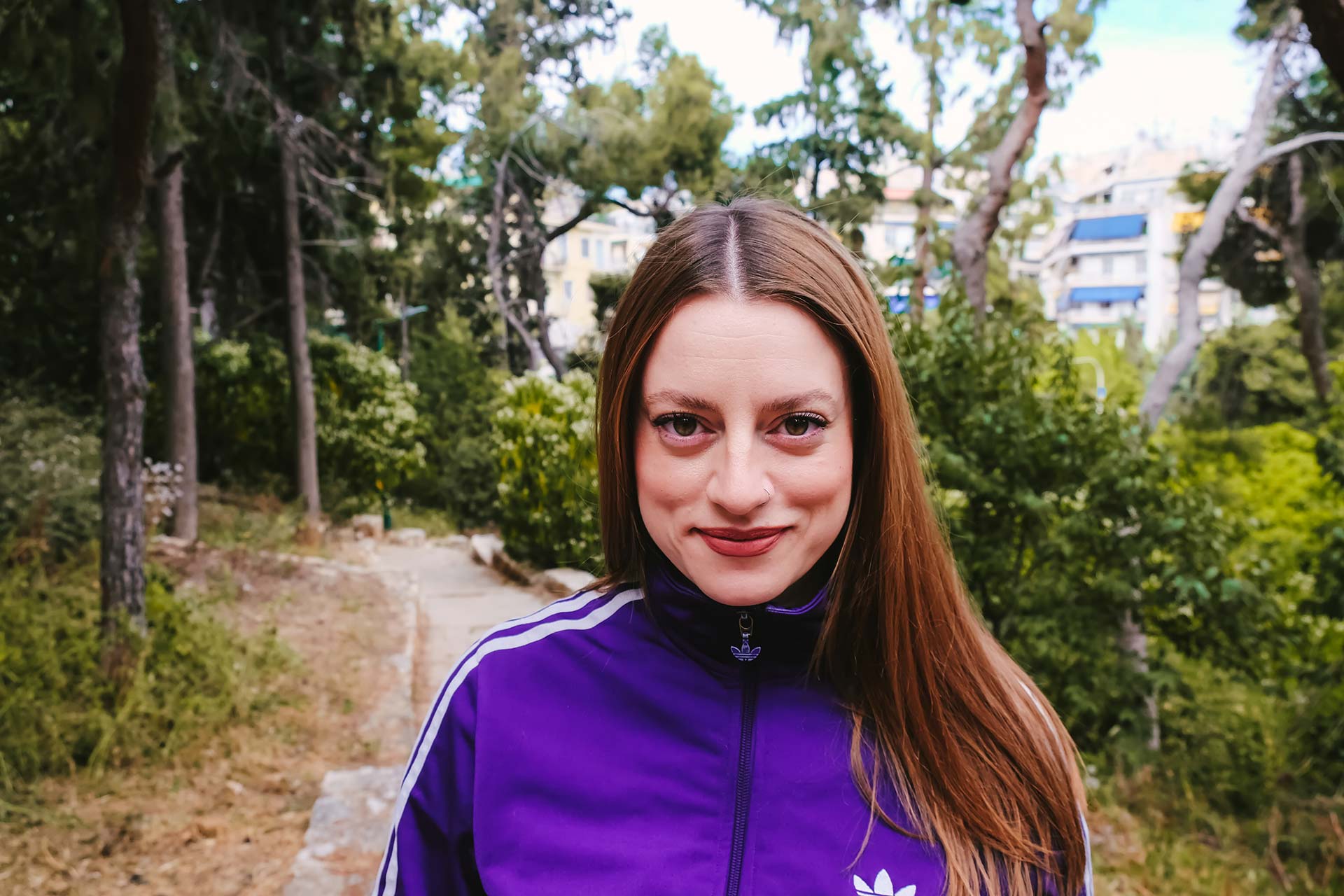 Η Ζηνοβία Ανανιάδου - Κόκκοτα κινείται με ακρίβεια ανάμεσα στη σιωπή και στην ένταση - OLAFAQ